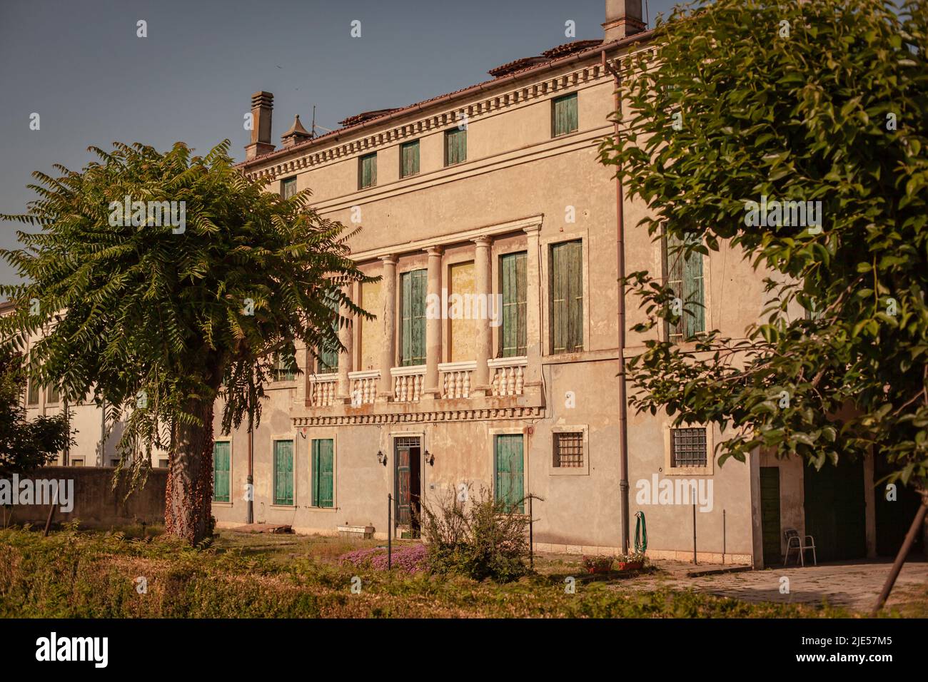 Old historical villa in Italy outside view Stock Photo - Alamy