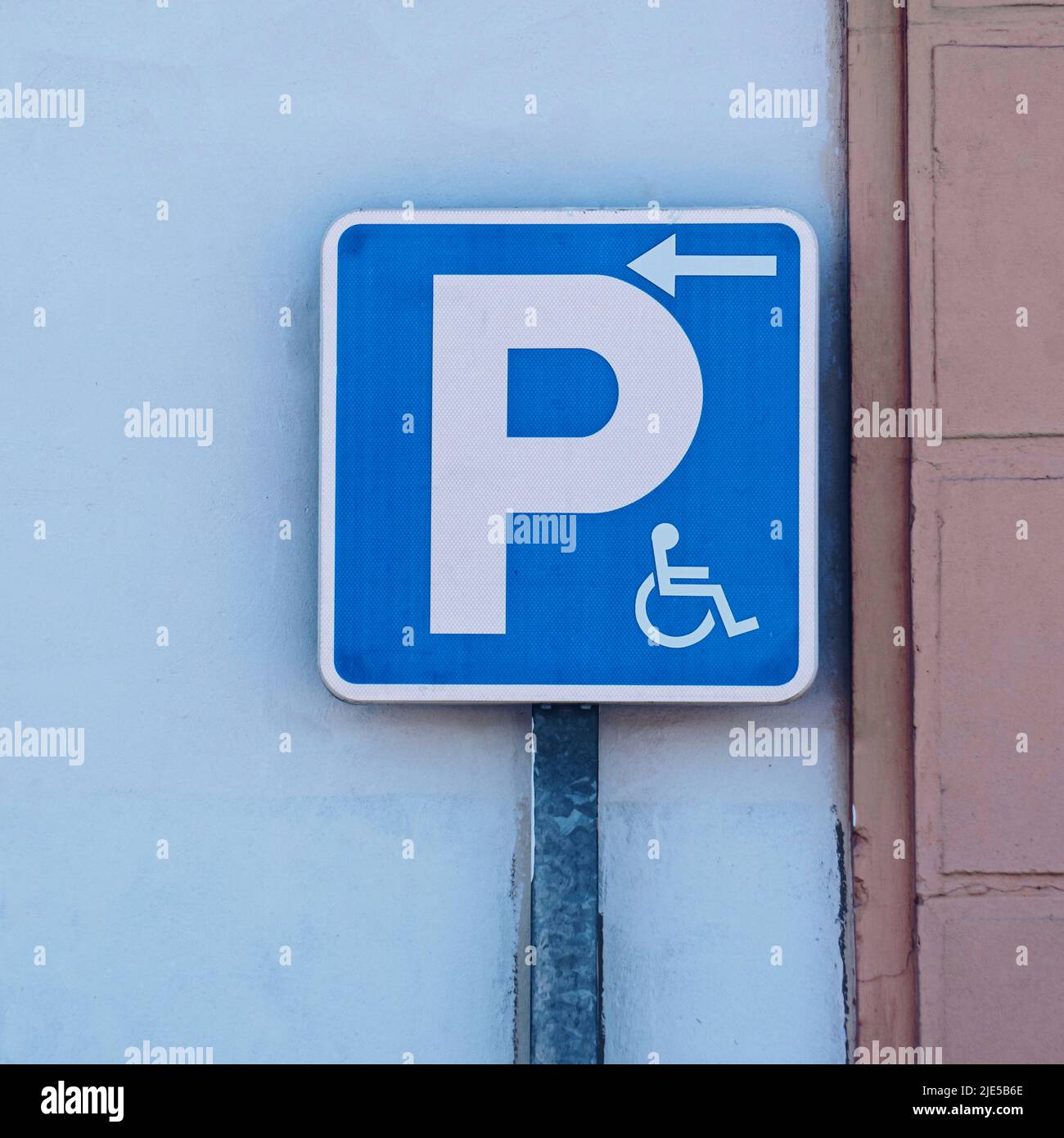wheelchair traffic signal on the street Stock Photo - Alamy