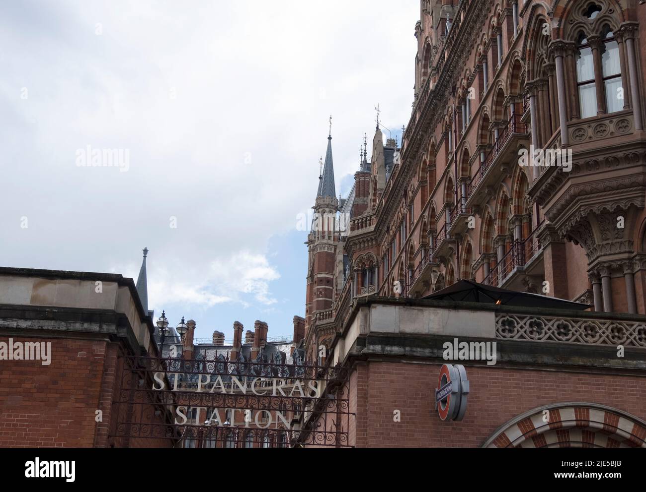 The St. Pancras Renaissance London Hotel forms the frontispiece of St ...