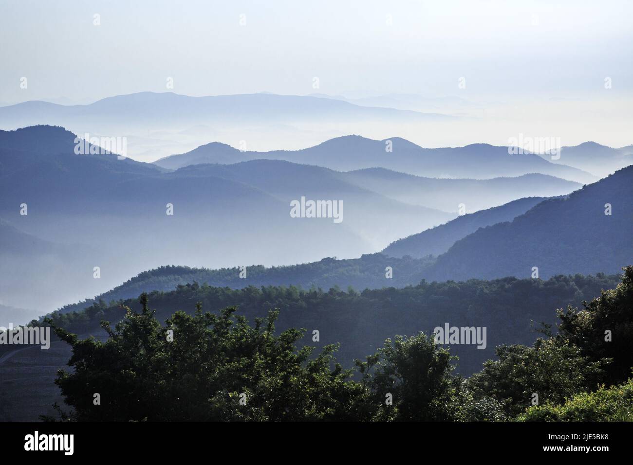 Yanshan mountains hi-res stock photography and images - Alamy