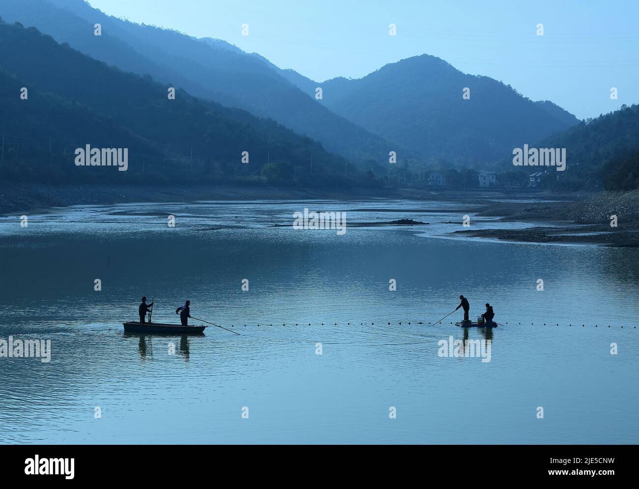 Reservoirs and lakes hi-res stock photography and images - Alamy