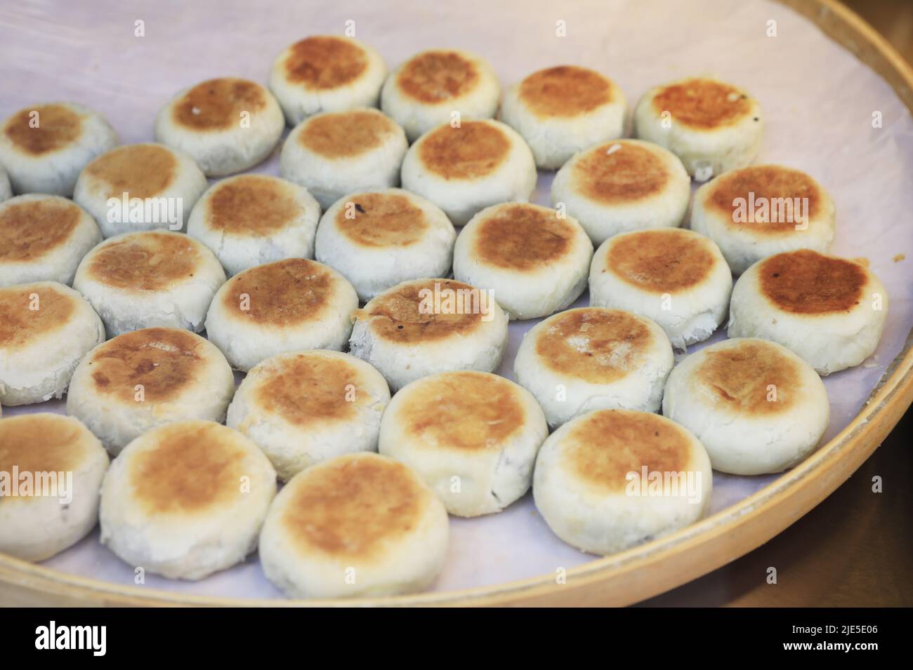 Traditional manual mung bean pie Stock Photo - Alamy