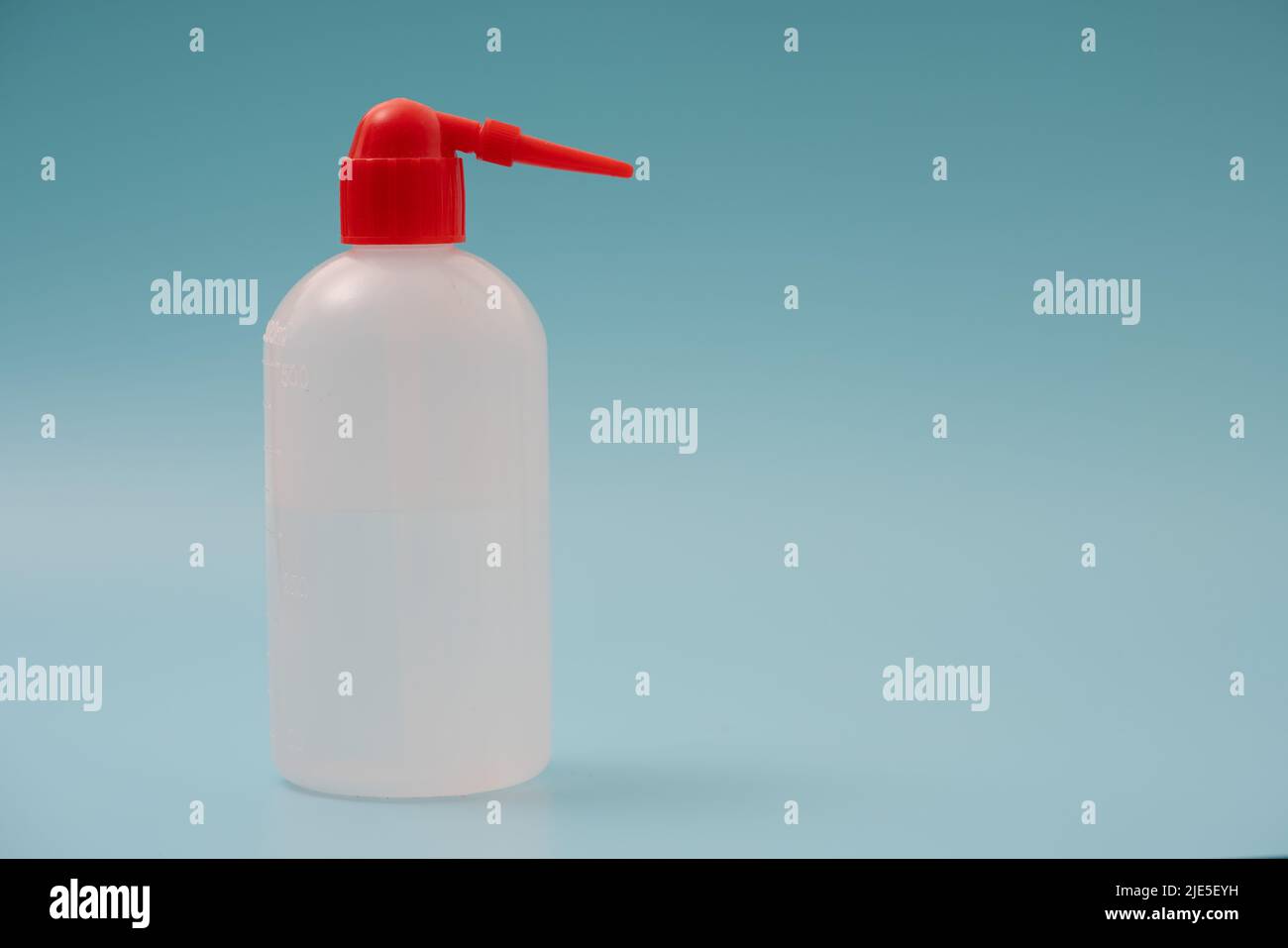 plastic laboratory dispenser with chemical liquid Stock Photo - Alamy