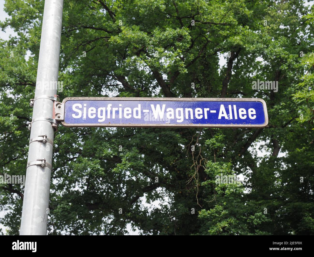 Siegfried Wagner Allee sign in Bayreuth, Germany Stock Photo - Alamy