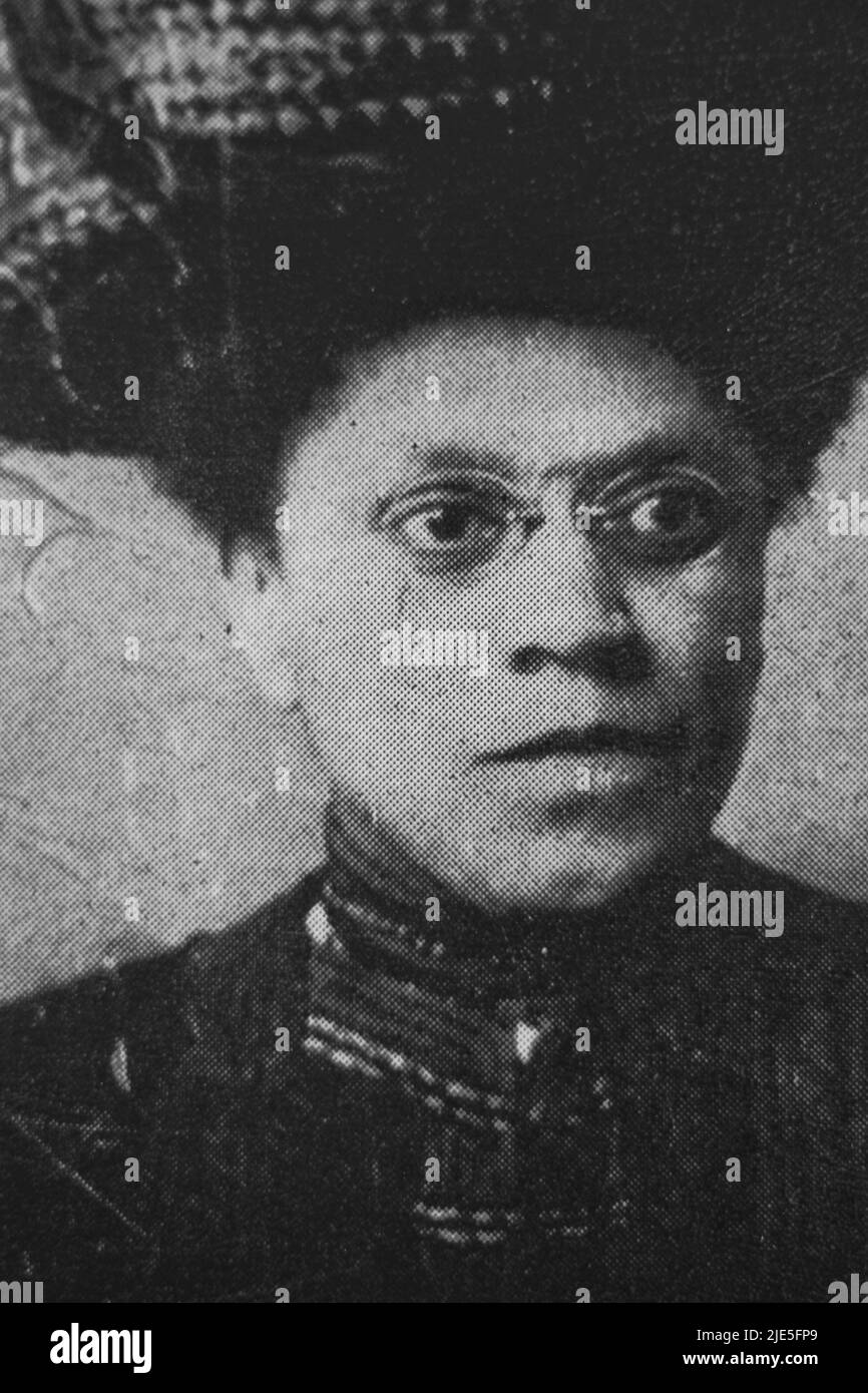 A fancy African American woman wearing a hat and sunglasses and dressed ...