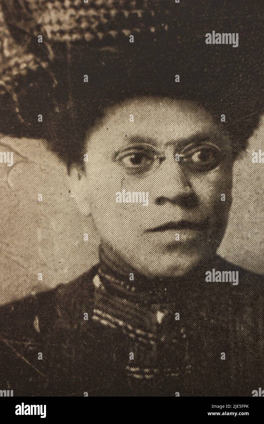 A fancy African American woman wearing a hat and sunglasses and dressed ...