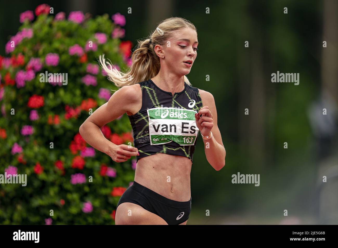 APELDOORN - Athlete Diane van Es during the 5000 meters event at the ...