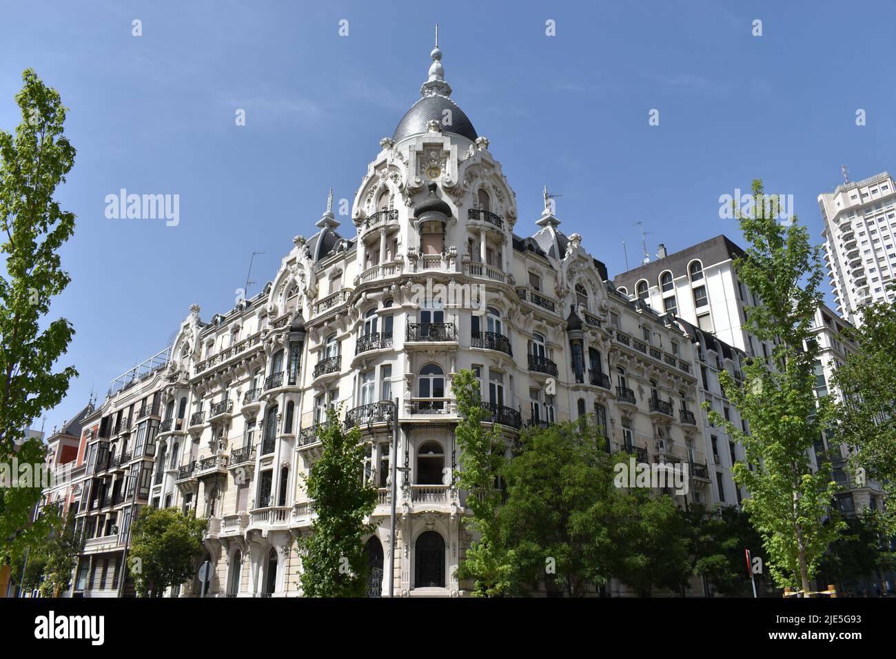 Edificio artistico hi-res stock photography and images - Alamy