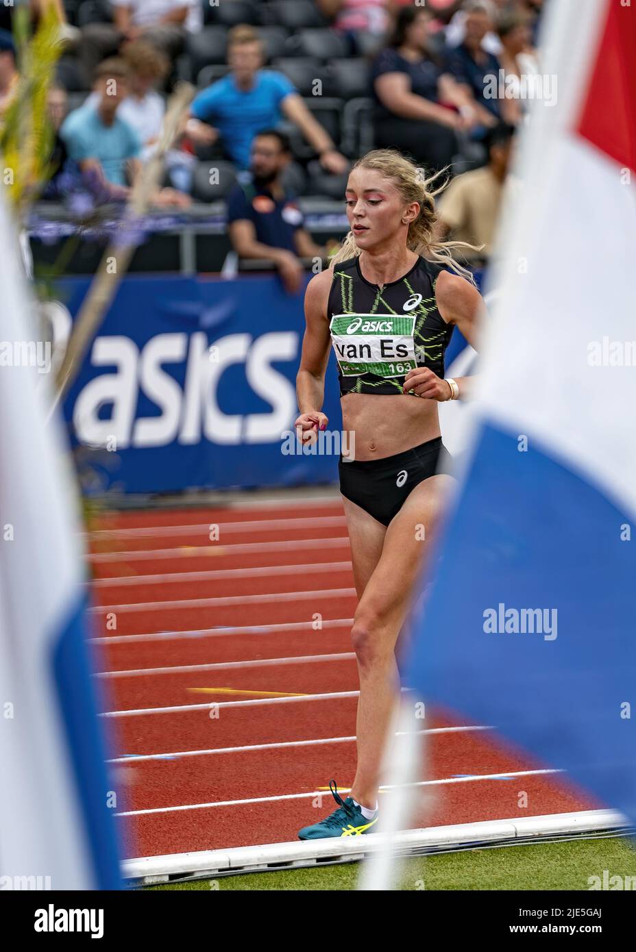 APELDOORN - Athlete Diane van Es during the 5000 meters event at the ...