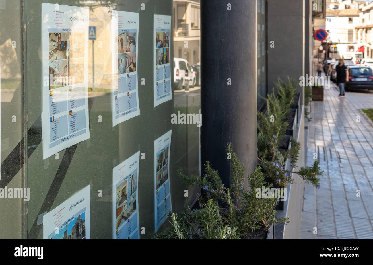 Felanitx, Spain; april 04 2022: A window display of a real estate ...