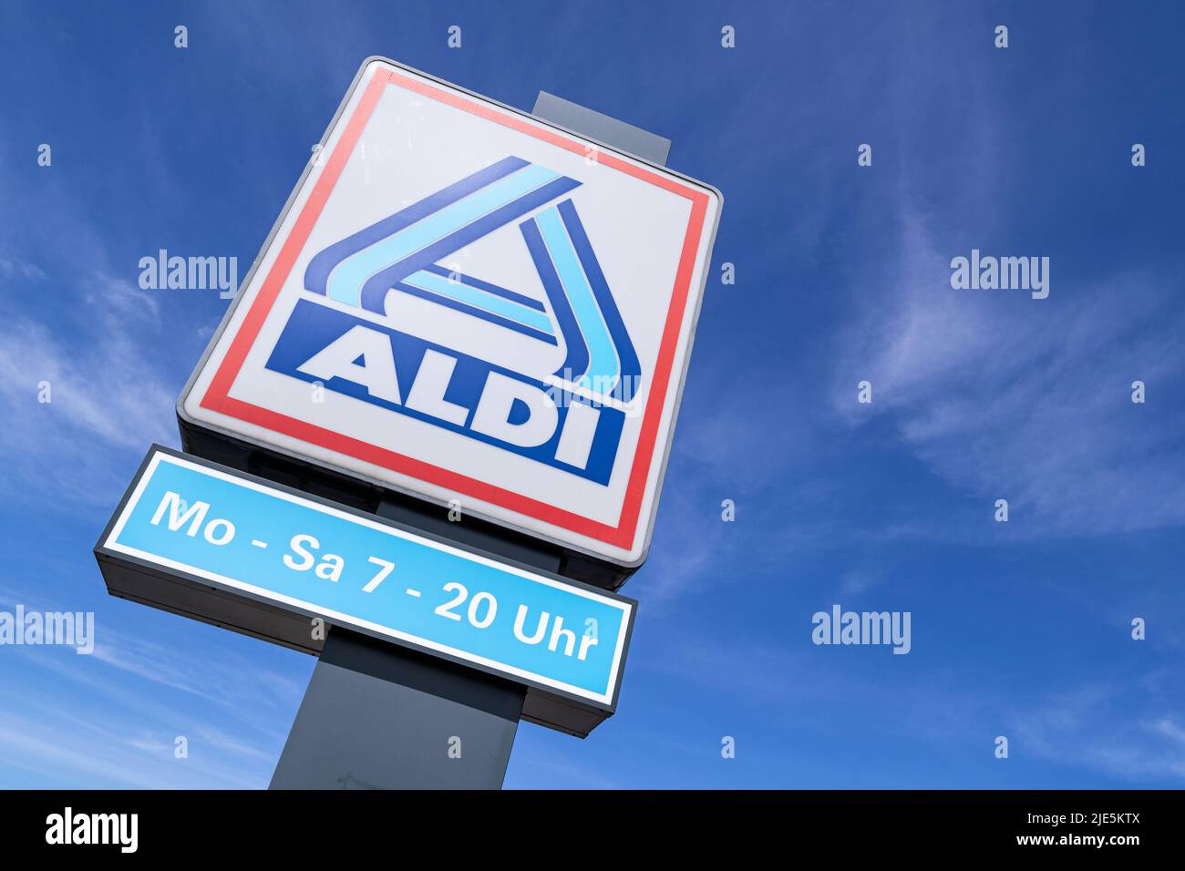 Aldi nord sign hi-res stock photography and images - Alamy