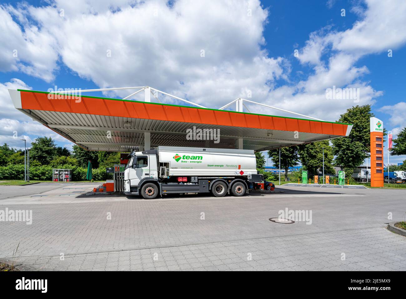 Gasoline tanker hi-res stock photography and images - Alamy