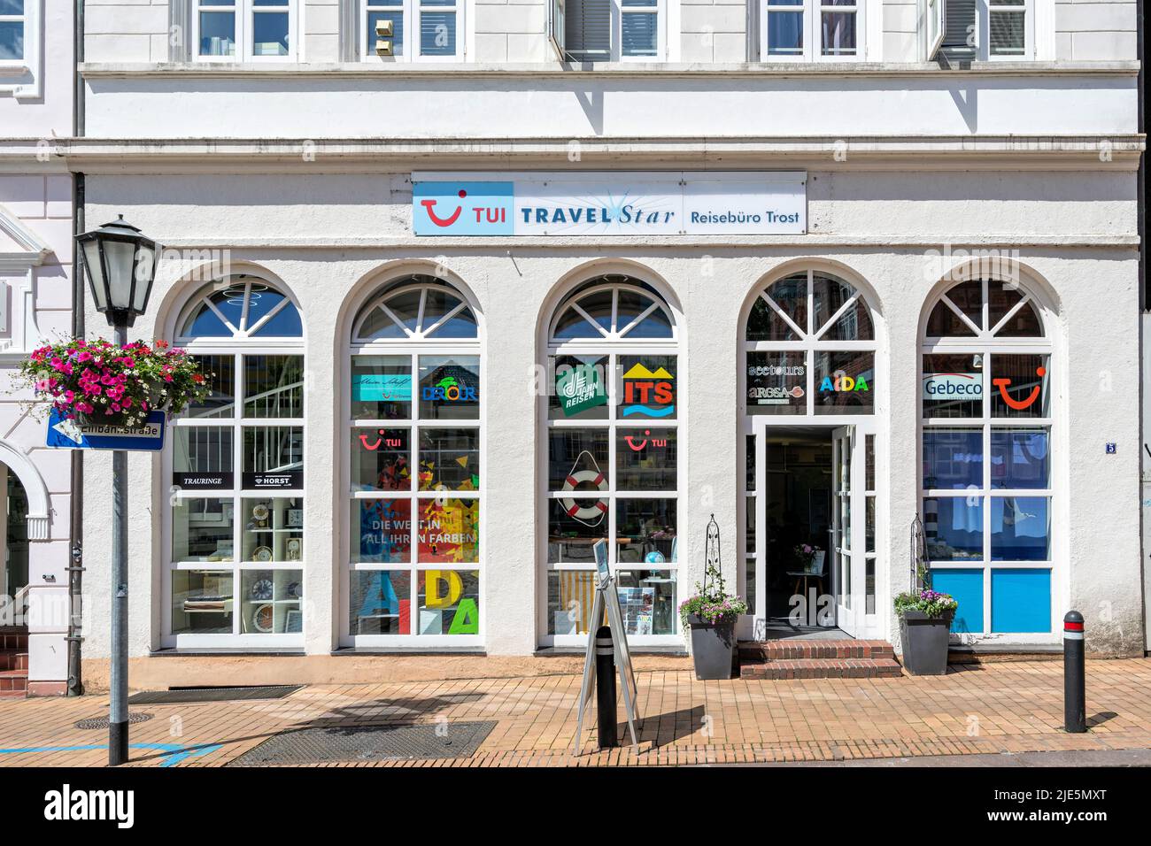 Tui travel hi-res stock photography and images - Alamy