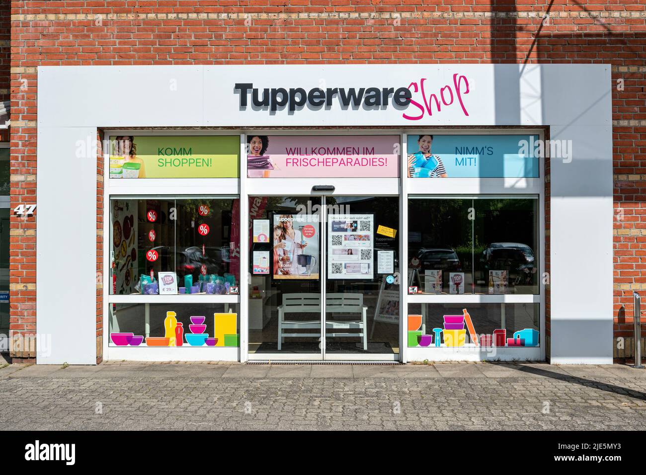 Tupperware logo hi-res stock photography and images - Alamy