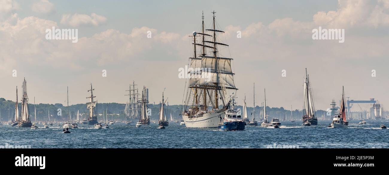 Kiel, Germany. 25th June, 2022. Led by the sail training ship "Gorch ...