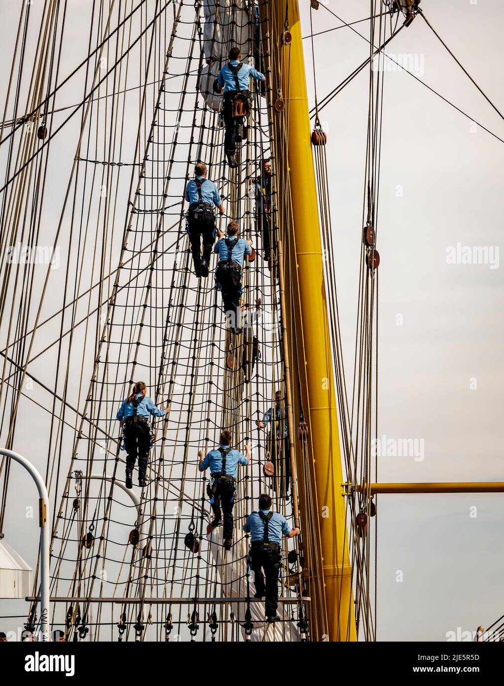 Kiel, Germany. 25th June, 2022. Marines climb the shrouds on the sail ...