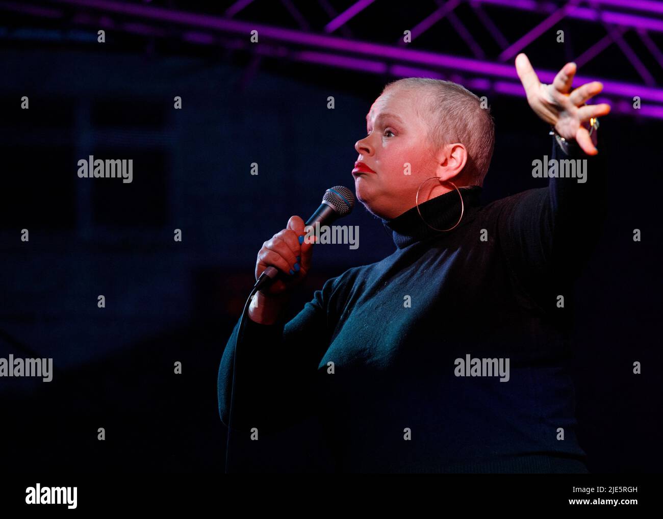 Mo gilligan lateish show hi-res stock photography and images - Alamy