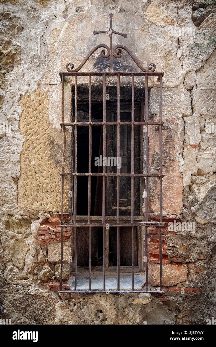 Cross barred window hi-res stock photography and images - Alamy