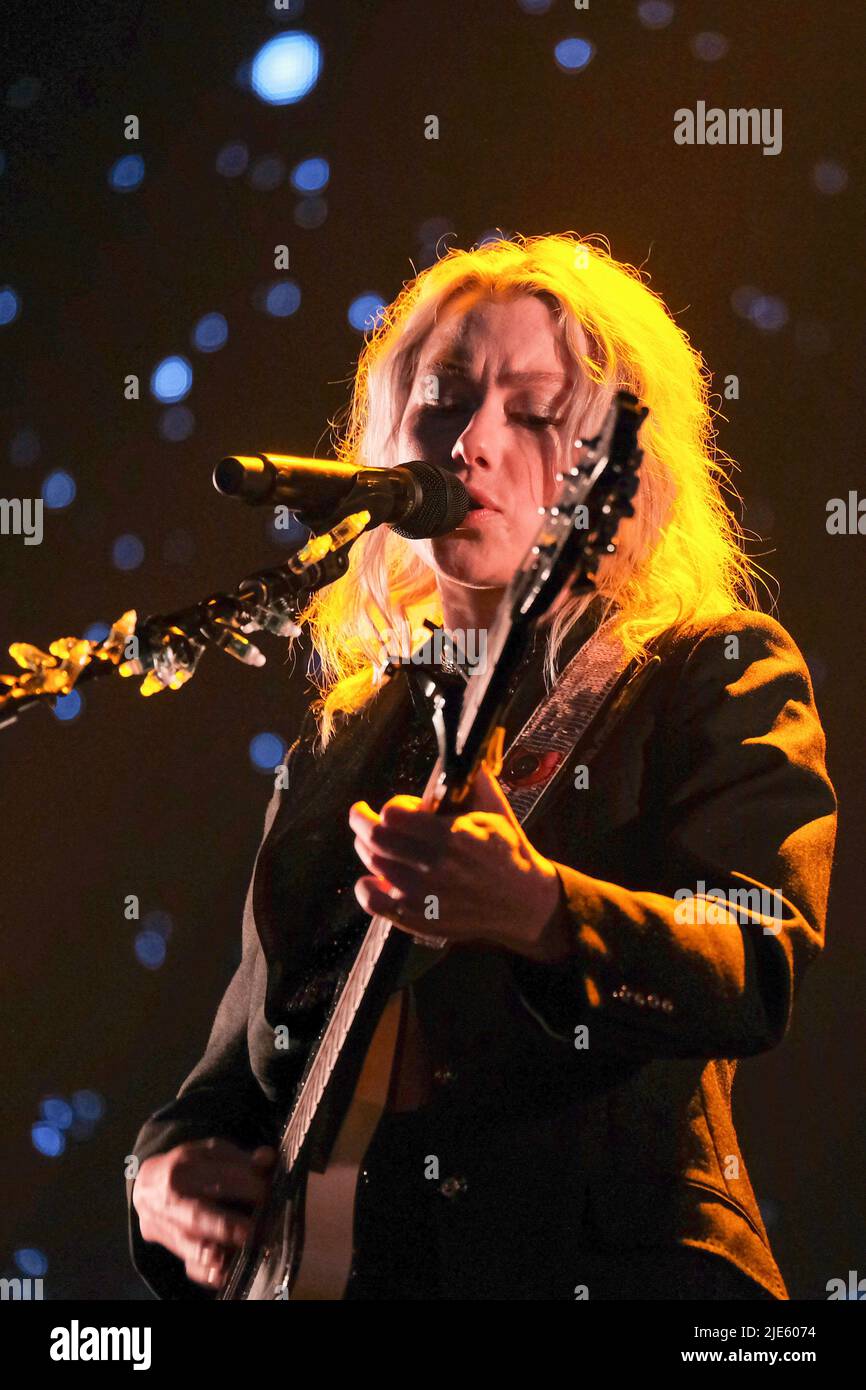 Phoebe bridgers singer hi-res stock photography and images - Alamy