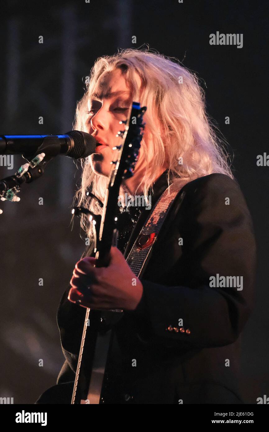 Phoebe bridgers singer hi-res stock photography and images - Alamy