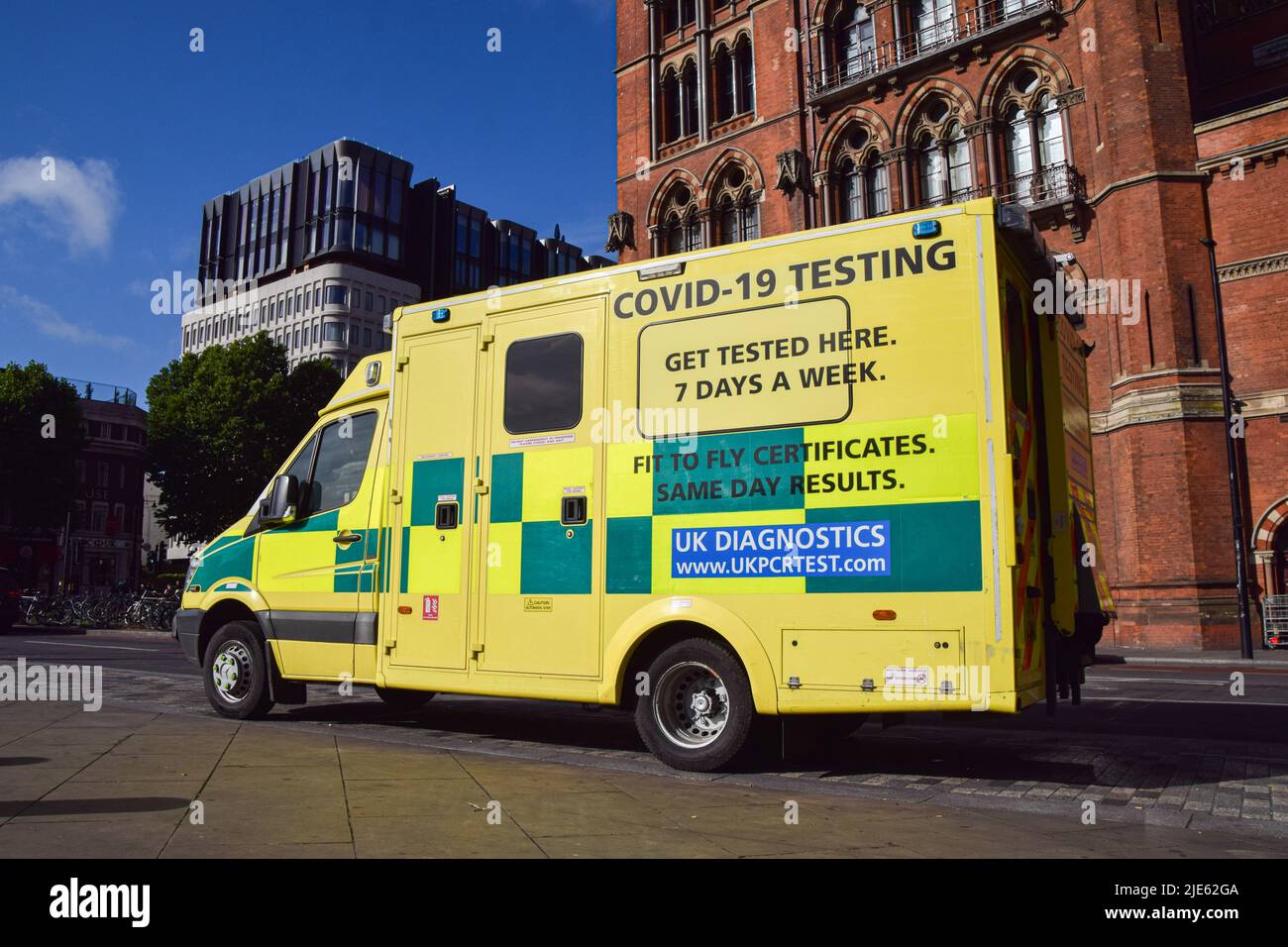 An ambulance seen in King's Cross, offering covid-19 testing and 'fit ...