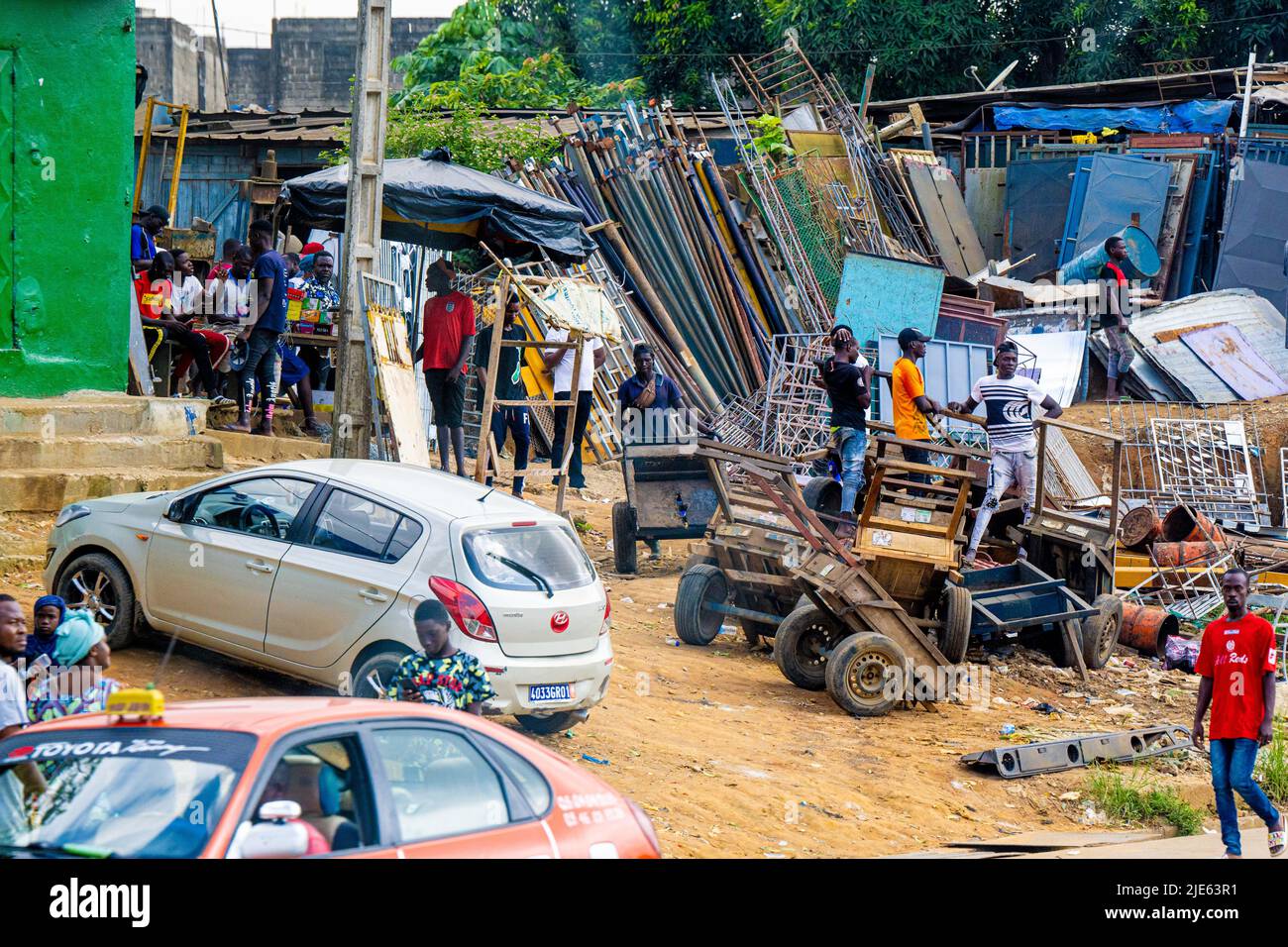 Daily life, people on the streets in Ivory Coast, Cote d'Ivoire, de ...
