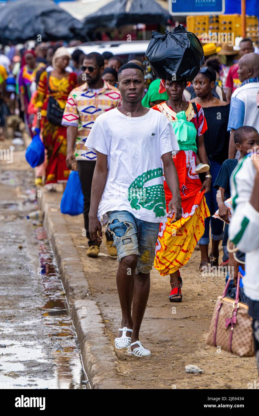 Daily life, people on the streets in Ivory Coast, Cote d'Ivoire, de ...