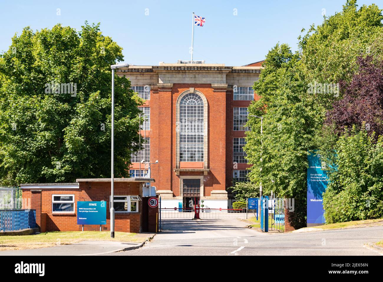Rwe ferrybridge gatehouse hi-res stock photography and images - Alamy