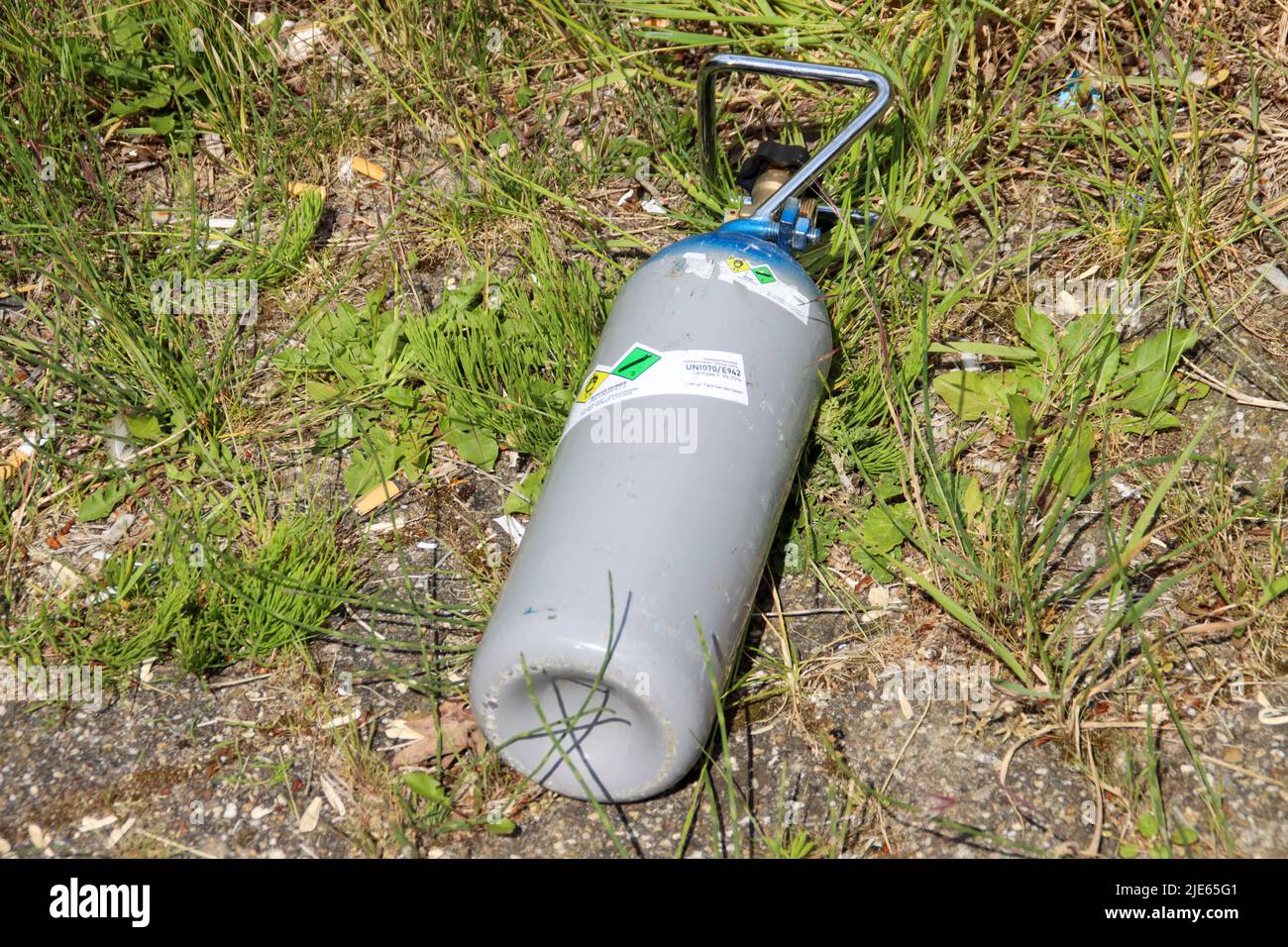 Cylinders with nitrous oxide and black balloons left in parking lot ...