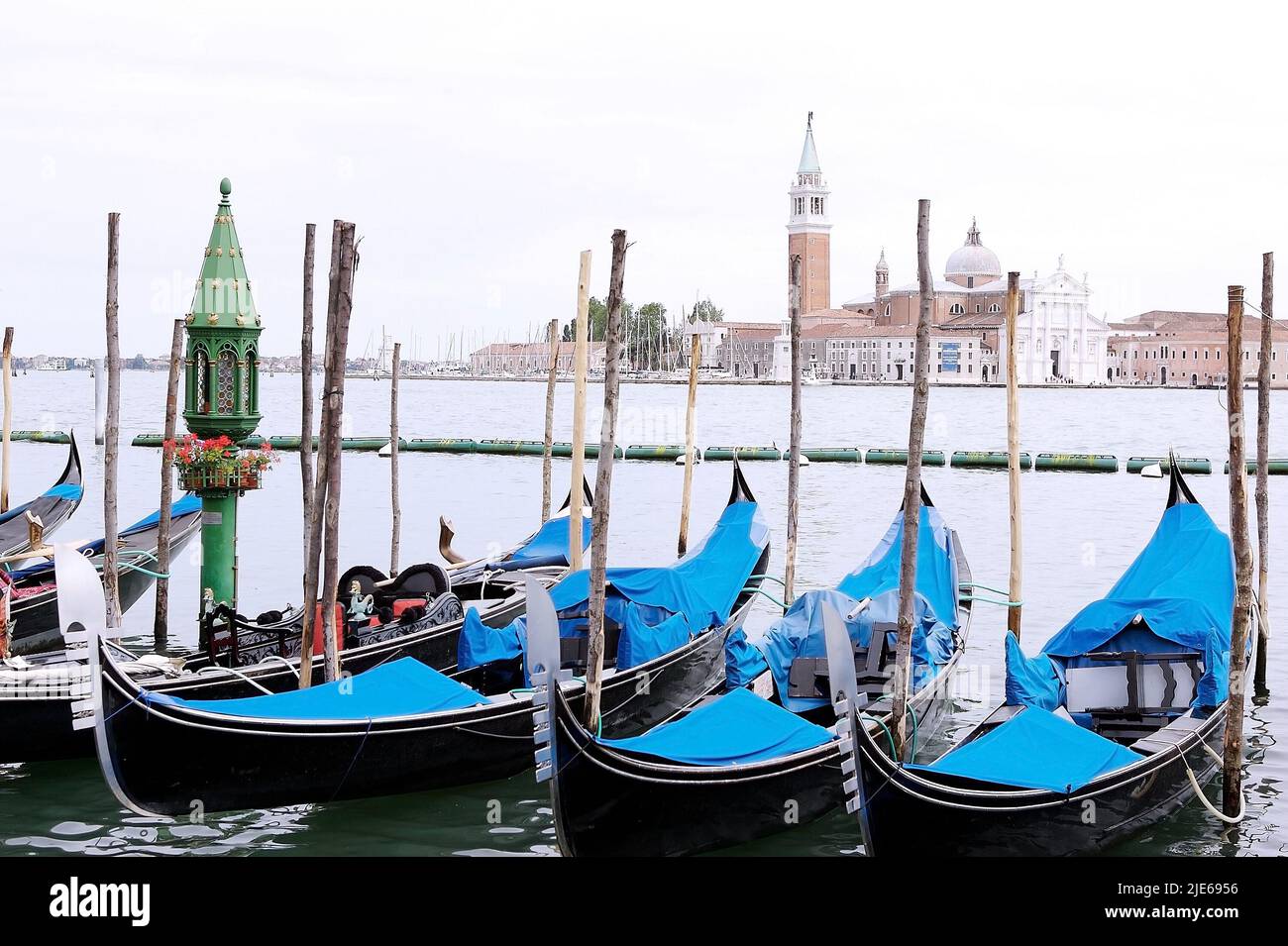Traditional boats in the Venice lagoon Stock Photo - Alamy
