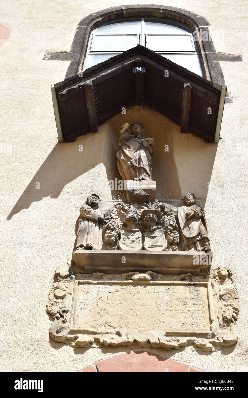 saint statue in the wall Stock Photo - Alamy