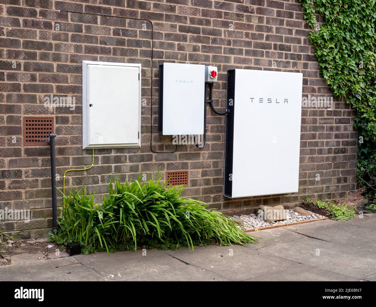 Tesla Powerwall 2 and Backup Gateway 2 battery storage system installed ...