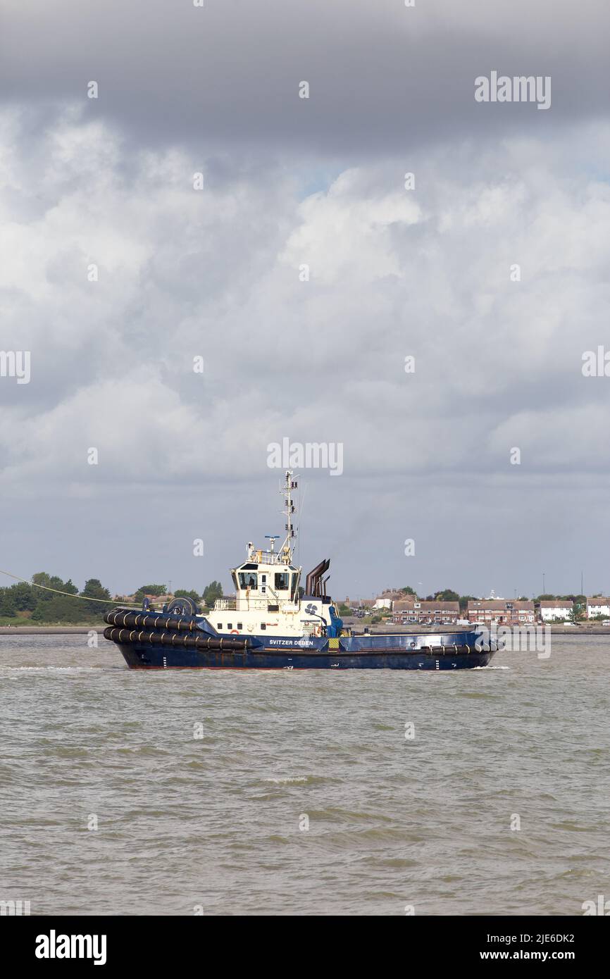 Tugboat Svitzer Deben assistint the container ship Ever Globe into port ...