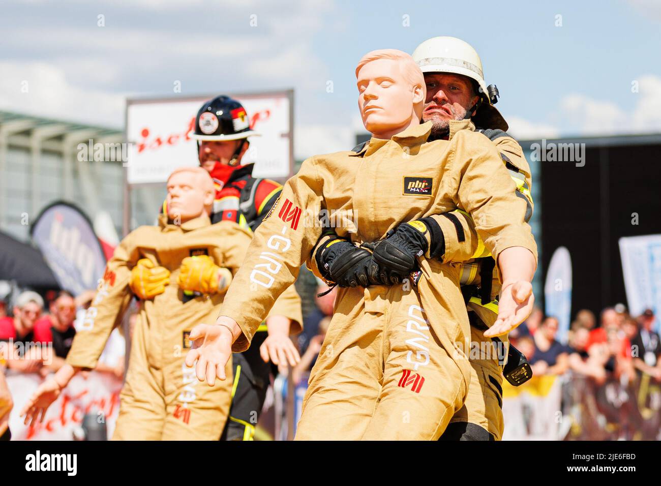 25 June 2022, Lower Saxony, Hanover: Two firefighters from different ...