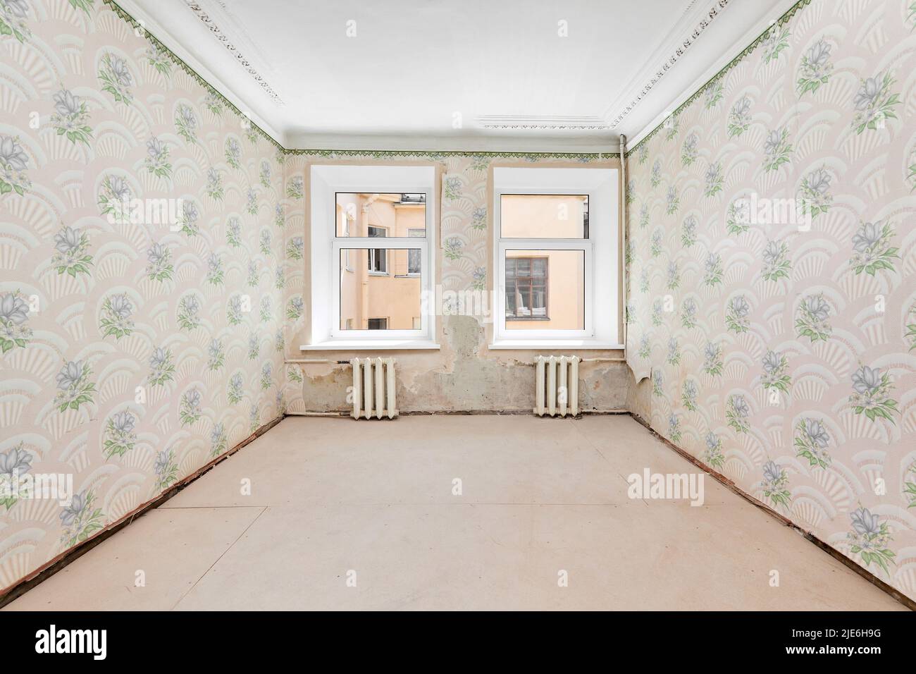Old room in apartment hi-res stock photography and images - Alamy