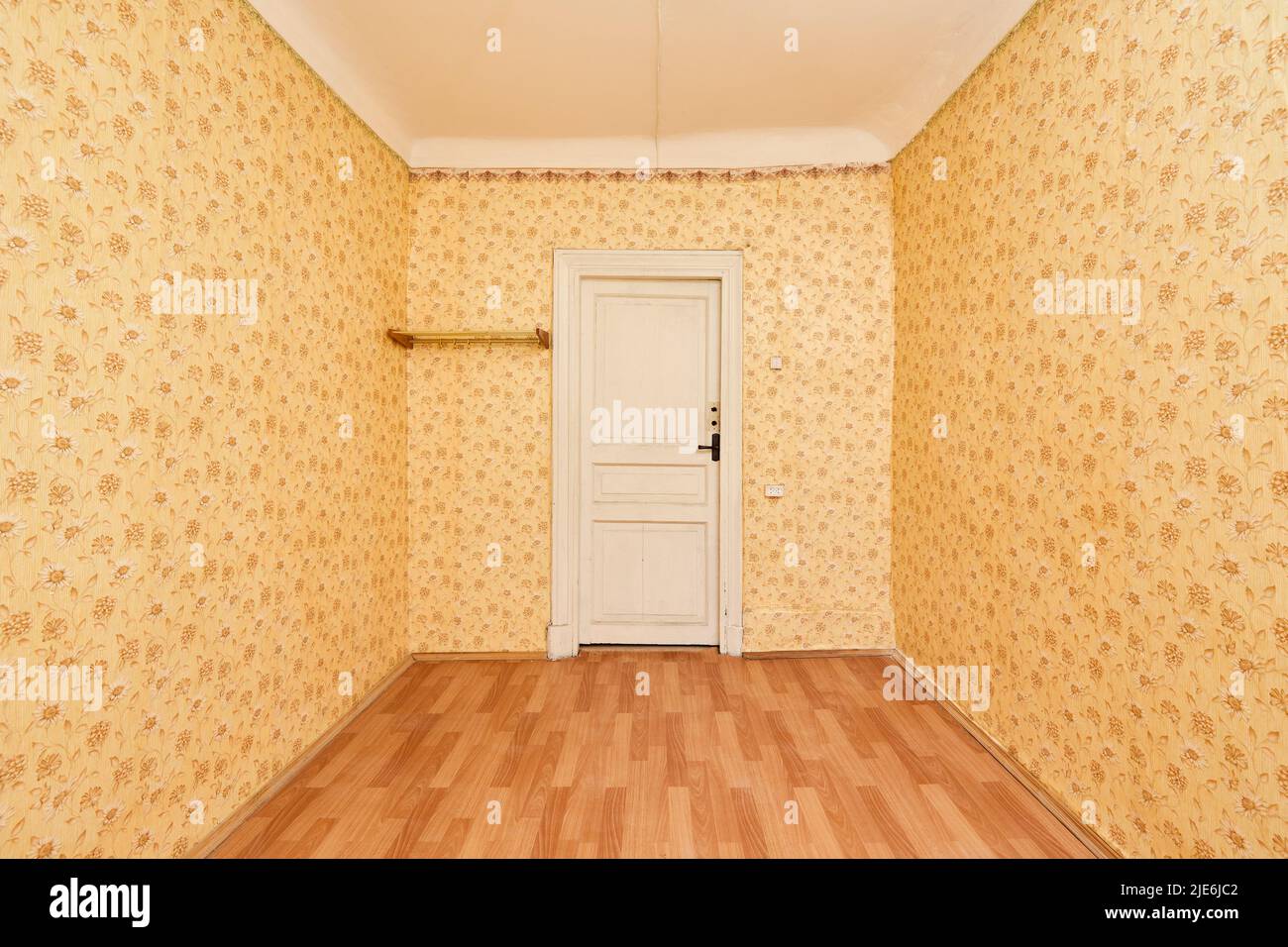 Photo of a room in an old housing stock Stock Photo - Alamy