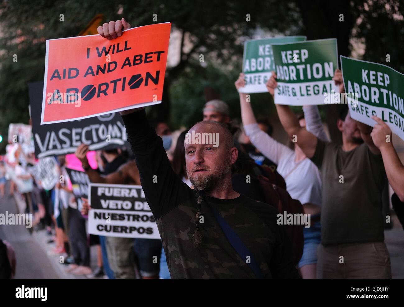 Tucson, Arizona, USA. 24th June, 2022. Pro choice supporters ...