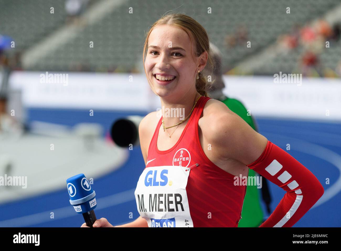 100 metre hurdles hi-res stock photography and images - Alamy