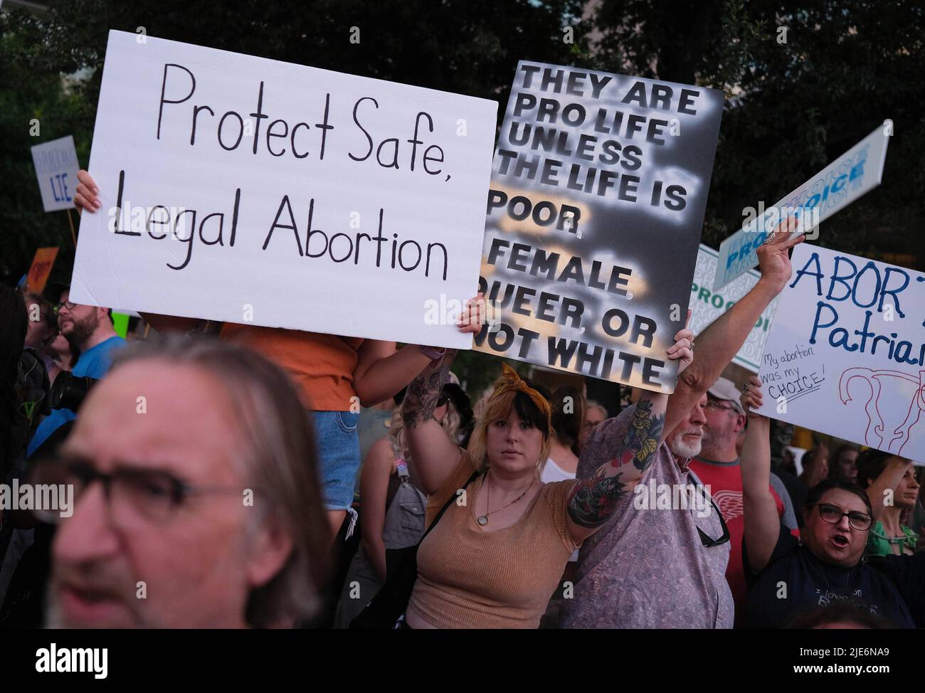 Tucson, Arizona, USA. 24th June, 2022. Pro choice supporters ...