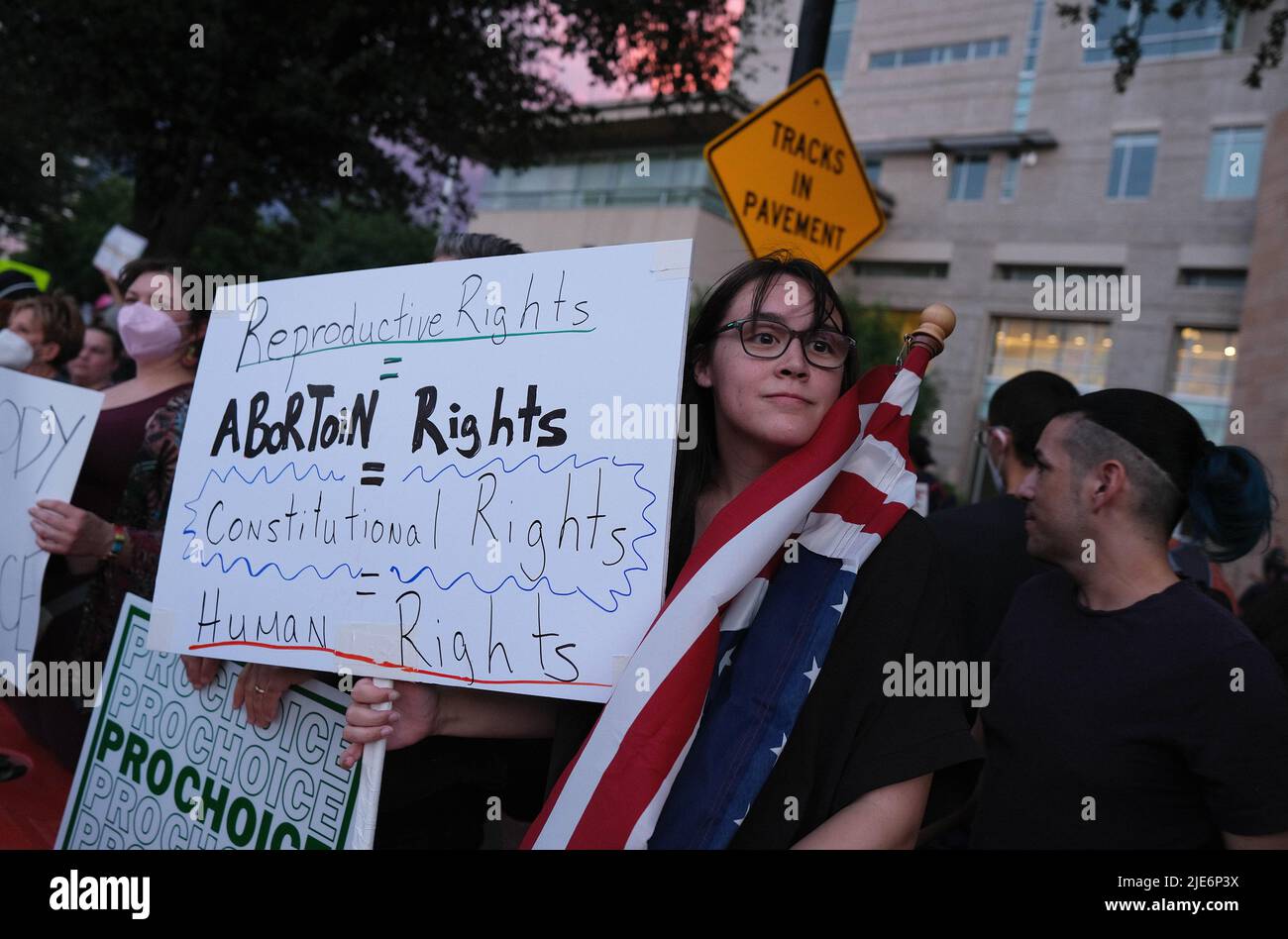Tucson, Arizona, USA. 24th June, 2022. Pro choice supporters ...