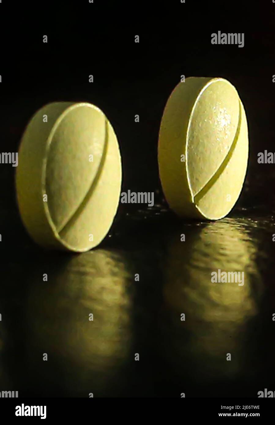 Pain tablet hi-res stock photography and images - Alamy