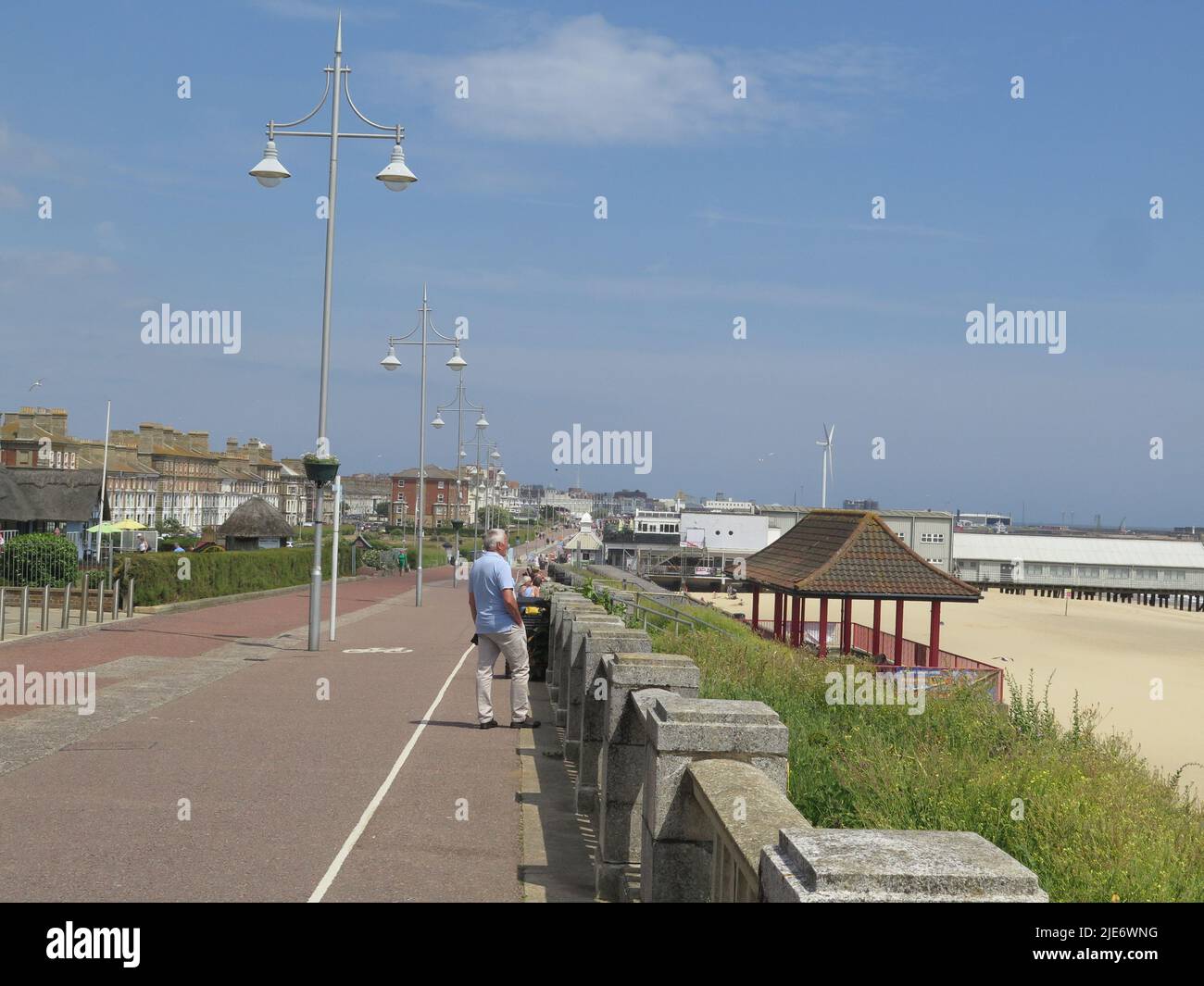 Lowestoft promenade seaside resort east hi-res stock photography and ...