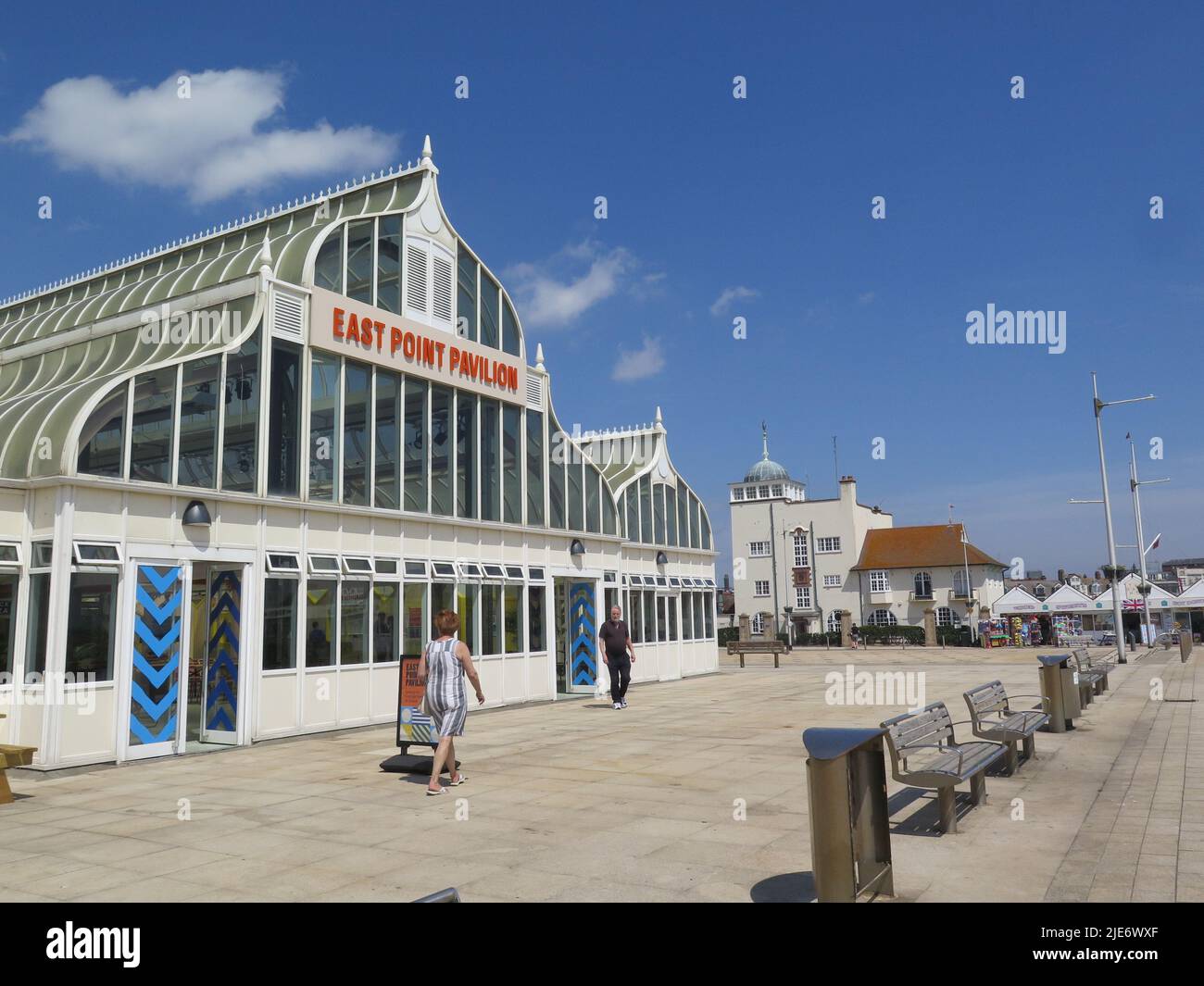 Lowestoft promenade seaside resort east hi-res stock photography and ...