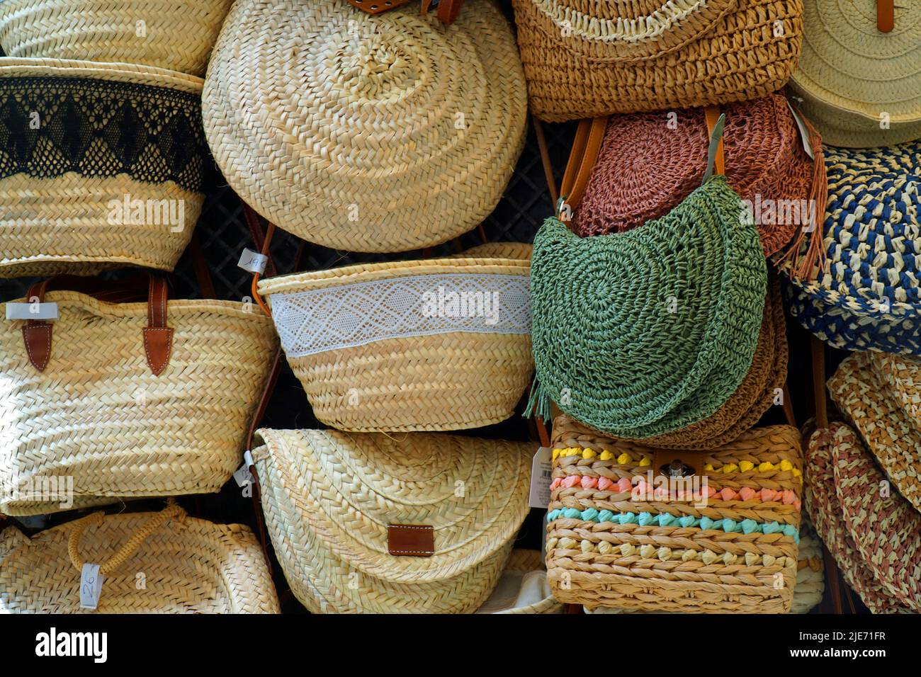 Straw craft hi-res stock photography and images - Alamy