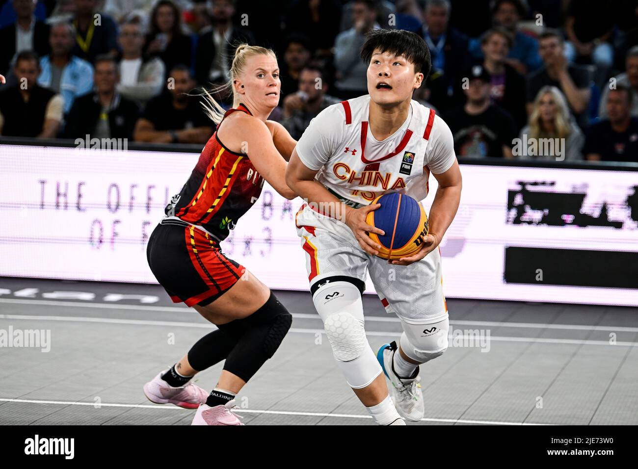 Belgium's Julie Vanloo and China's Ji Yuan Wan pictured in action ...
