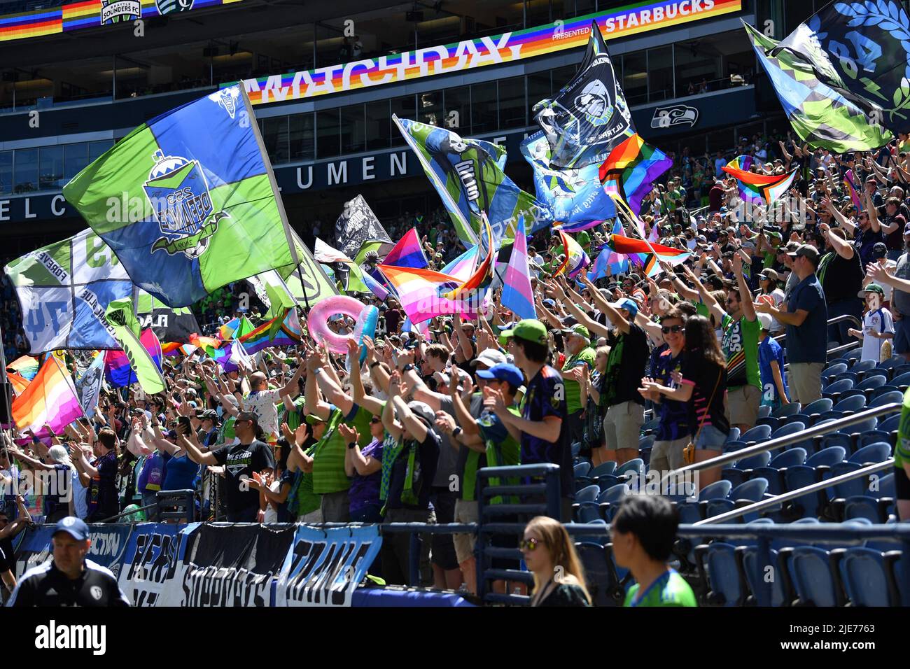 Lumen field crowd hi-res stock photography and images - Alamy