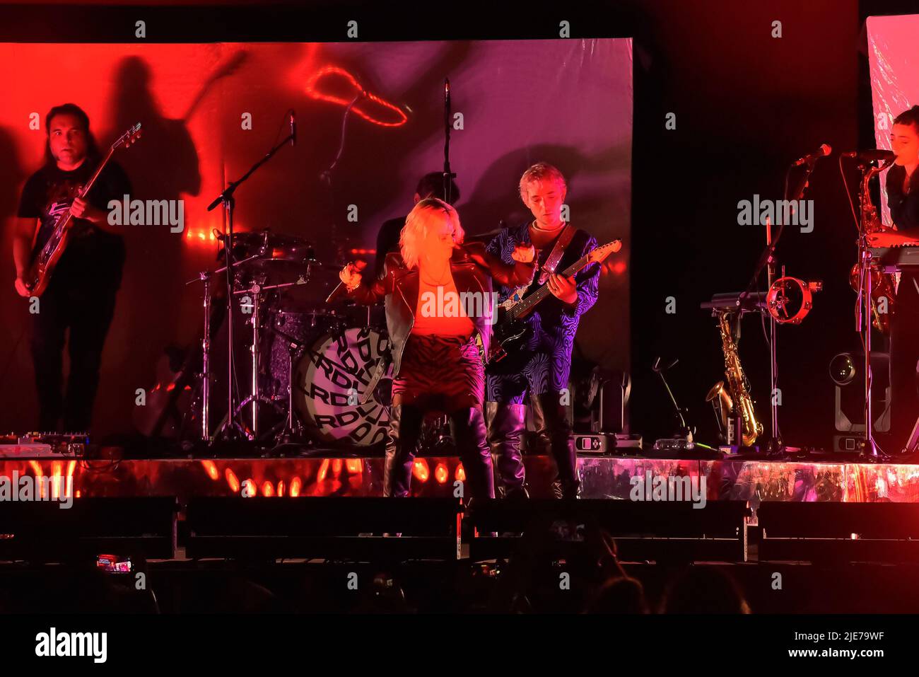 The duo "La Rappresentante di Lista" (LRDL) in concert at Ippodromo ...