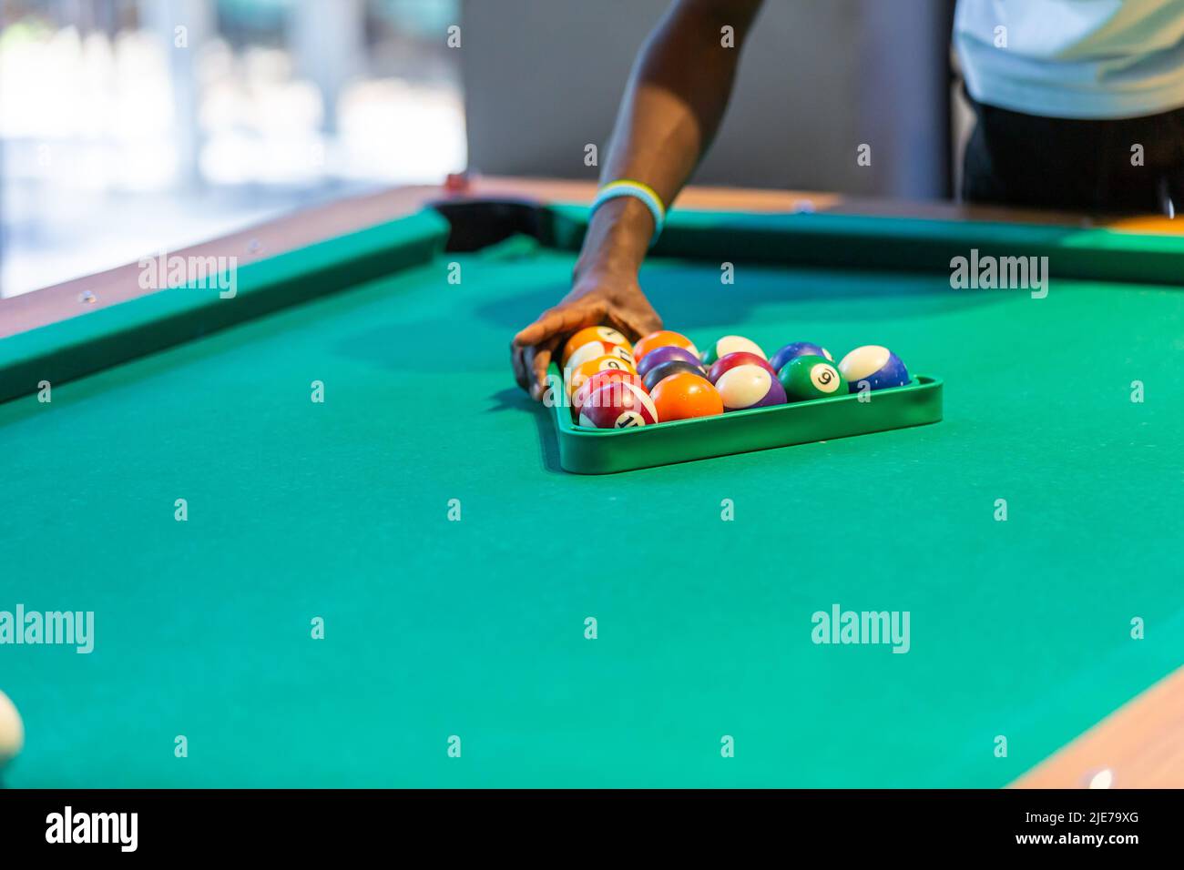 Female pool player hi-res stock photography and images - Alamy