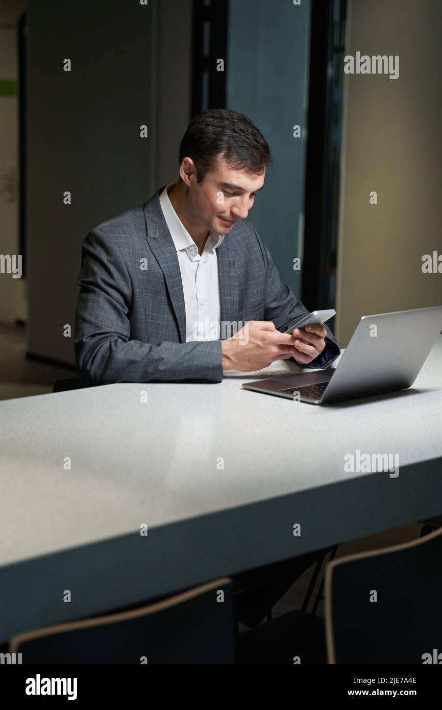 Manager before laptop hi-res stock photography and images - Alamy