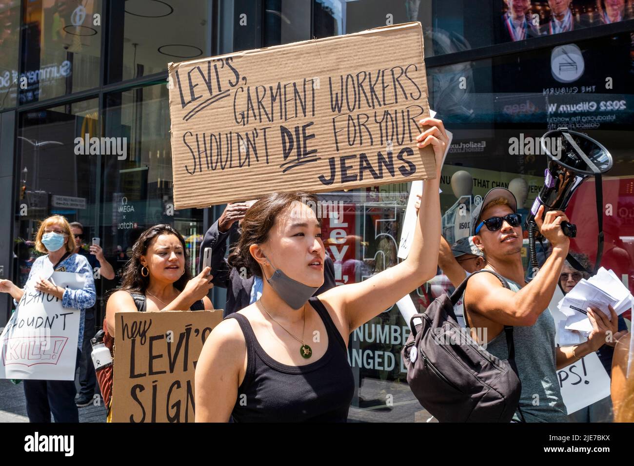 Garmet workers hi-res stock photography and images - Alamy